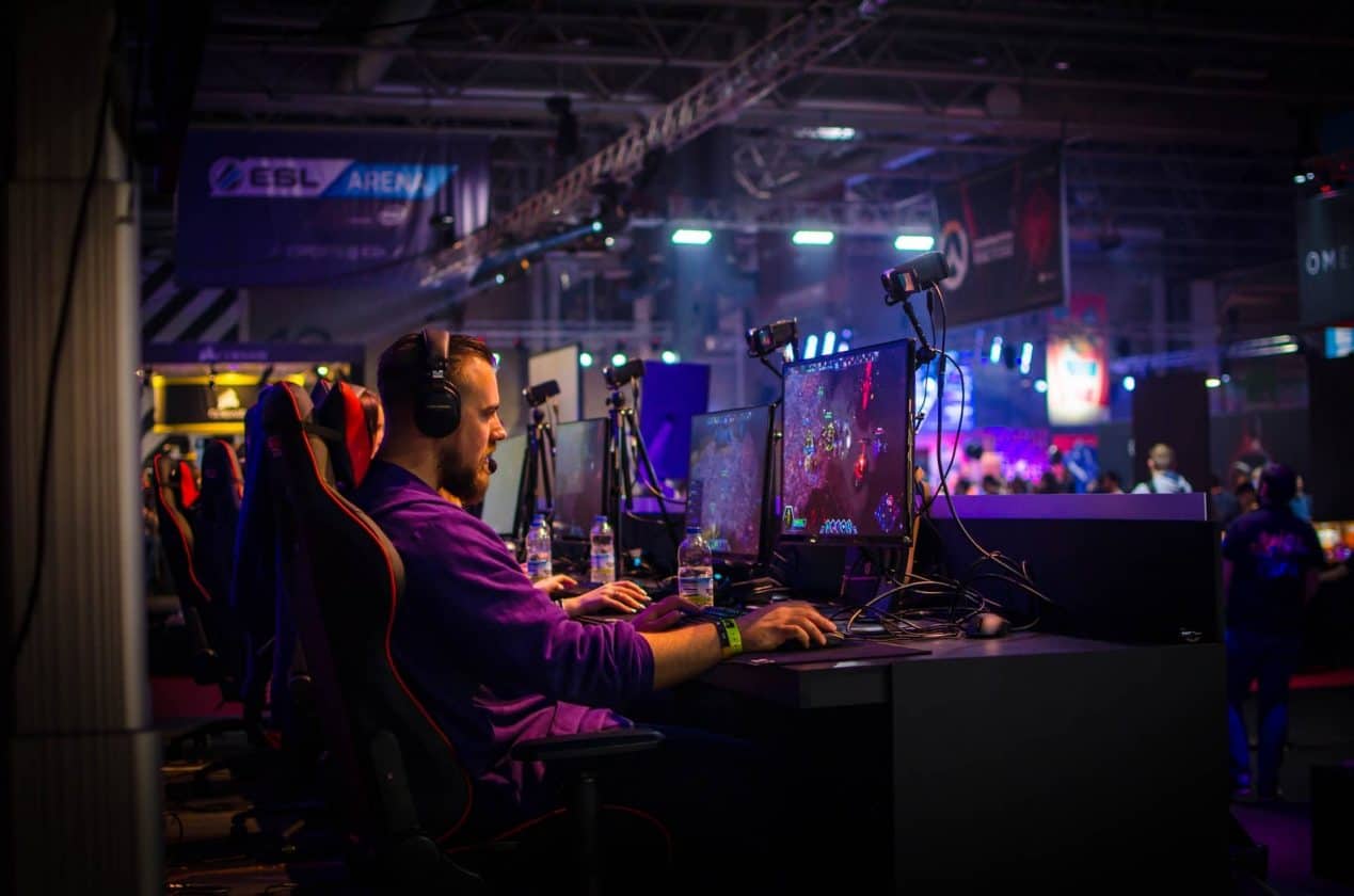 ESports History & Future - How It's Evolved To Be Popular? | IGadgetsworld